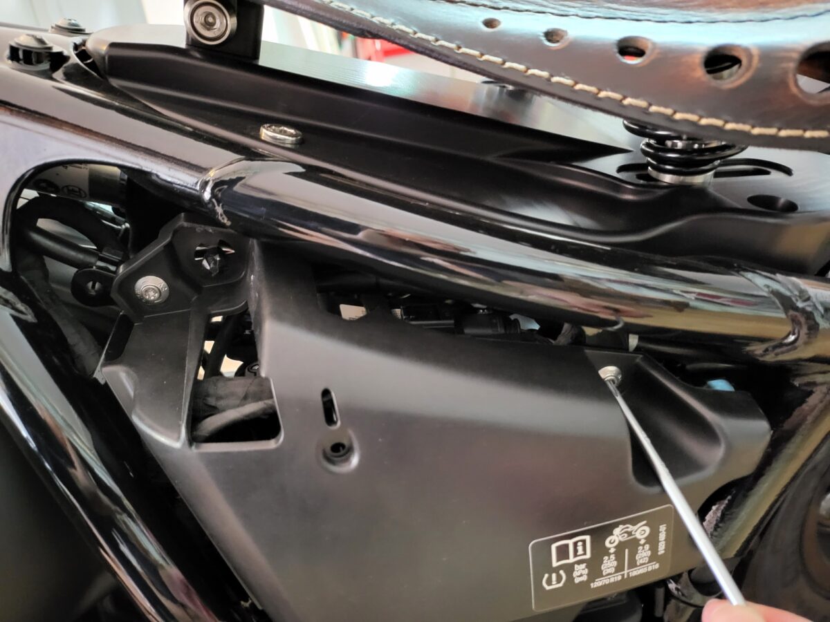 Remove left side cover and access battery - BMW R18 repair manual ...