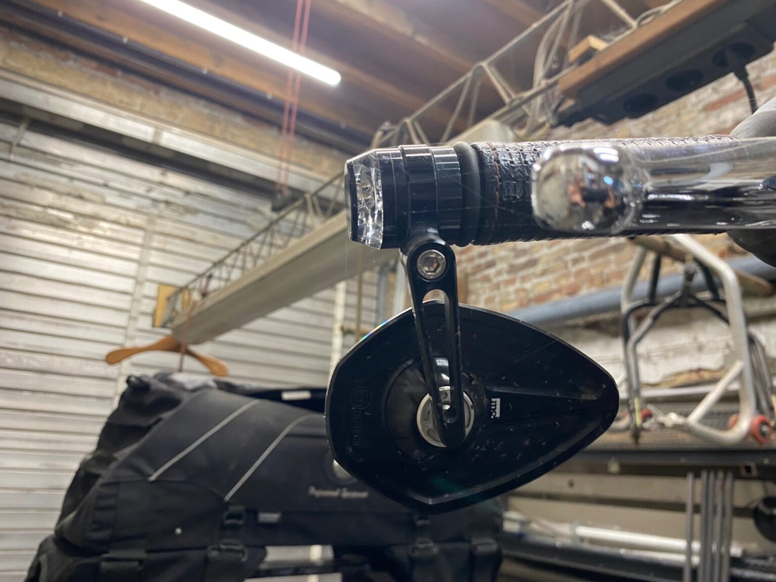 Mirror at the end of the handlebars – BMW R18 repair instructions ...